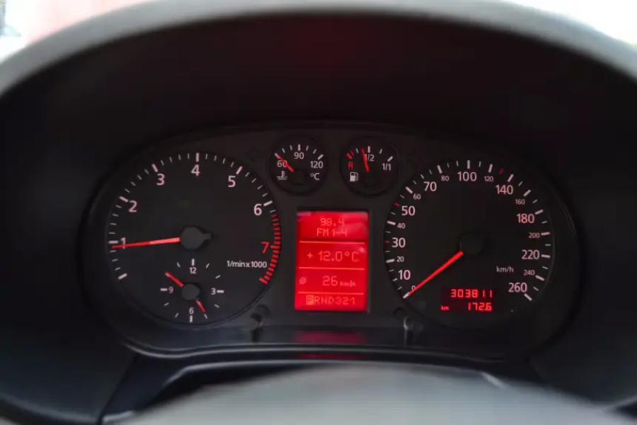 Sarkans Audi A3 1998 Jēkabpils, ar dzinēja tilpumu 1.80 L un nobraukumu 304 tūkst. km par 2100 €, foto 14 vietnē AUTOMOTO.COM.LV