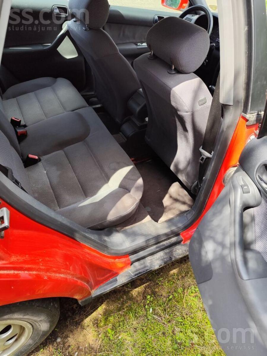 Red Audi A3 1999 in Riga, with an engine capacity of 1.80 L and mileage of 303 thousand km for 950 €, photo 5 on AUTOMOTO.COM.LV