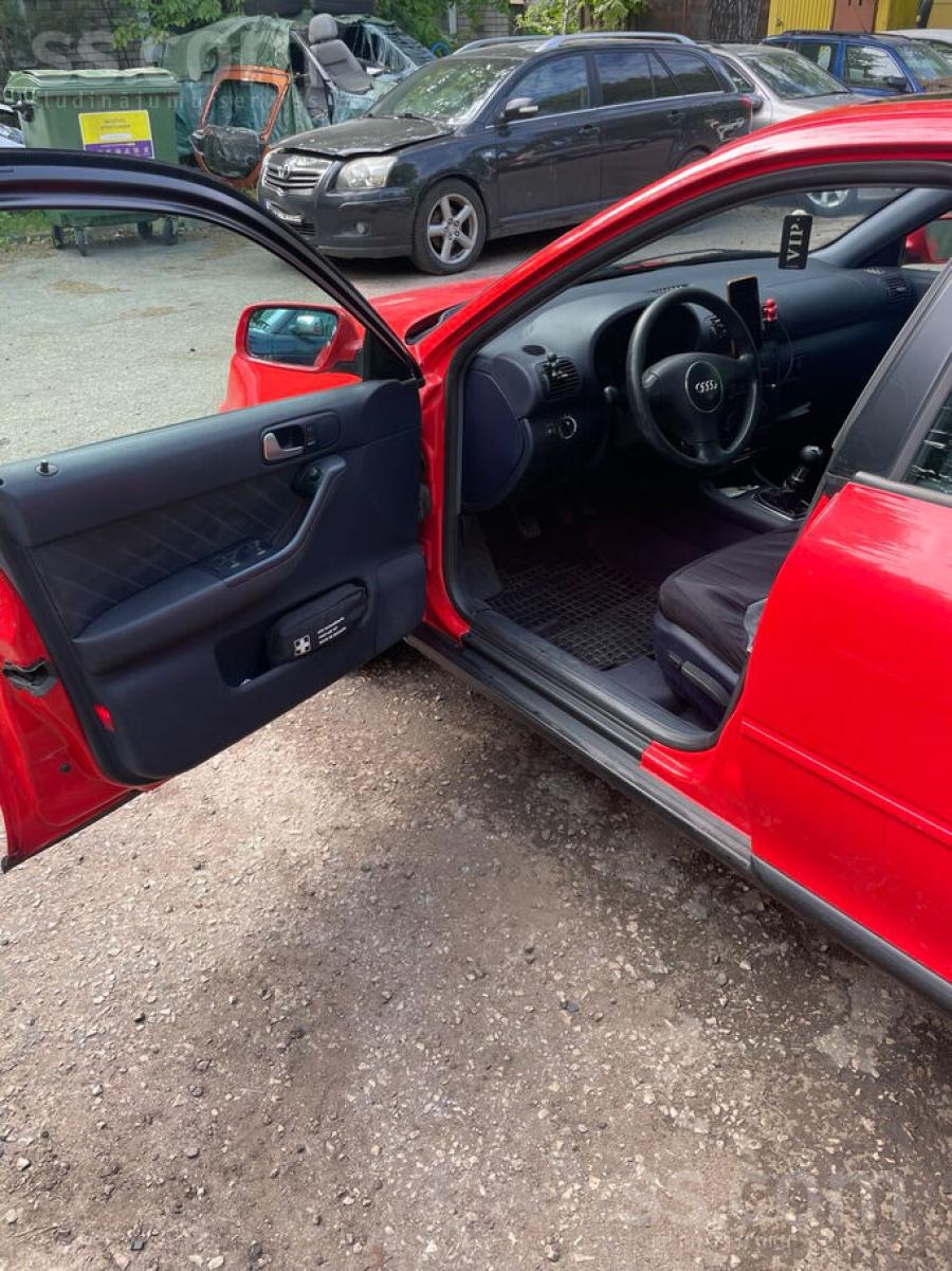 Red Audi A3 2002 in Riga, with an engine capacity of 1.60 L and mileage of 285 thousand km for 1200 €, photo 18 on AUTOMOTO.COM.LV