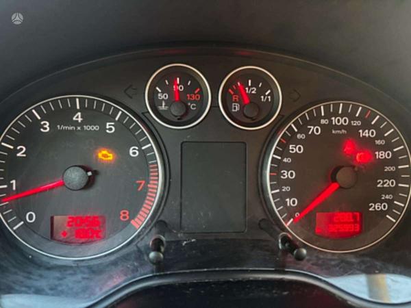 Sarkans Audi A3 2005 Panevēža, ar dzinēja tilpumu 1.60 L un nobraukumu 326 tūkst. km par 900 €, foto 6 vietnē AUTOMOTO.COM.LV