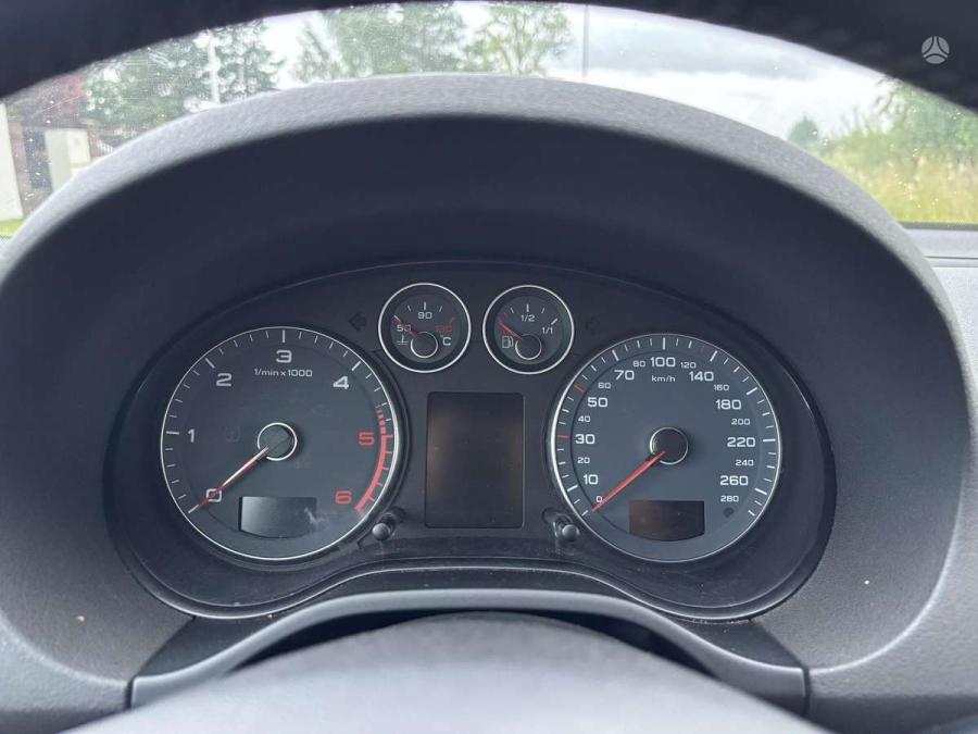 Sarkans Audi A3 2010 Viļņa, ar dzinēja tilpumu 1.60 L un nobraukumu 330 tūkst. km par 3900 €, foto 14 vietnē AUTOMOTO.COM.LV