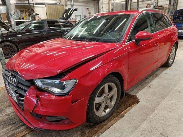 Sarkans Audi A3 2014 Viļņa, ar dzinēja tilpumu 1.39 L un nobraukumu 238 tūkst. km par 4850 €, foto 11 vietnē AUTOMOTO.COM.LV