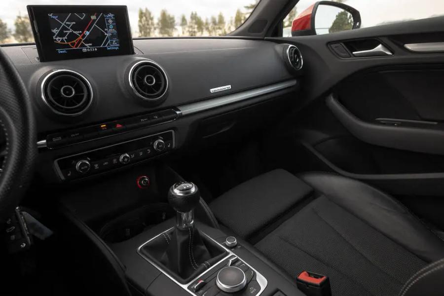 Red Audi A3 2014 in Jelgava, with an engine capacity of 2.00 L and mileage of 285 thousand km for 10900 €, photo 22 on AUTOMOTO.COM.LV