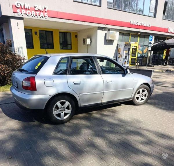 White Audi A3 2001 in Vilnius, with an engine capacity of 1.60 L and mileage of 217 thousand km for 1100 €, photo 3 on AUTOMOTO.COM.LV