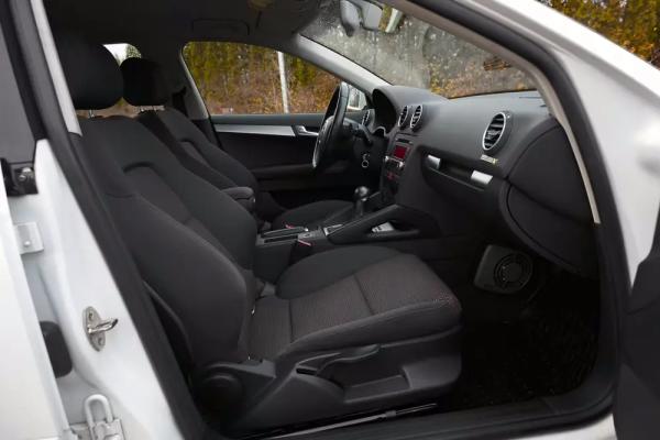White Audi A3 2007 in Jelgava, with an engine capacity of 2.00 L and mileage of 310 thousand km for 3700 €, photo 7 on AUTOMOTO.COM.LV