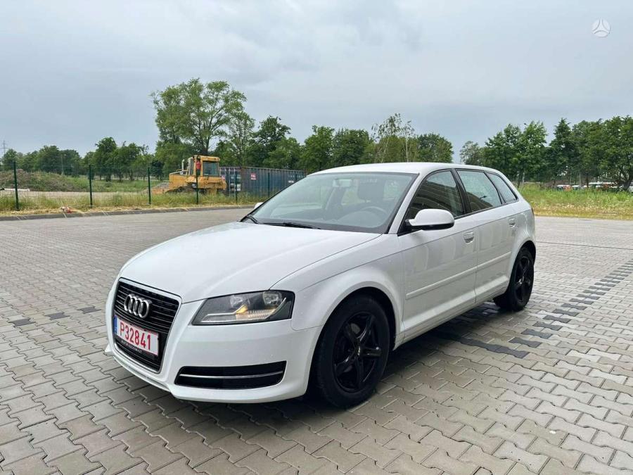 White Audi A3 2011 in Klaipeda, with an engine capacity of 1.60 L and mileage of 300 thousand km for 5800 €, photo 3 on AUTOMOTO.COM.LV