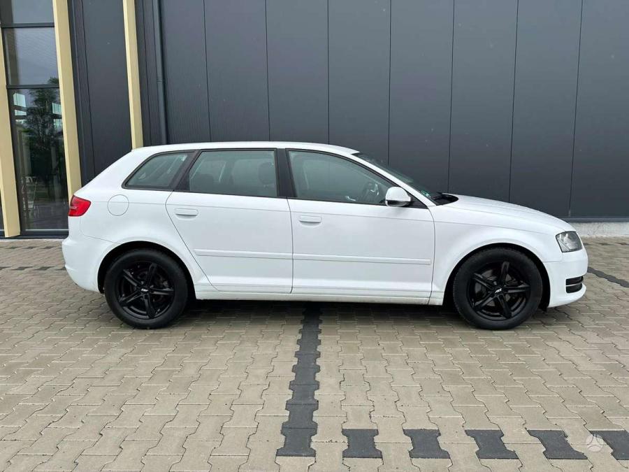 White Audi A3 2011 in Klaipeda, with an engine capacity of 1.60 L and mileage of 300 thousand km for 5800 €, photo 4 on AUTOMOTO.COM.LV