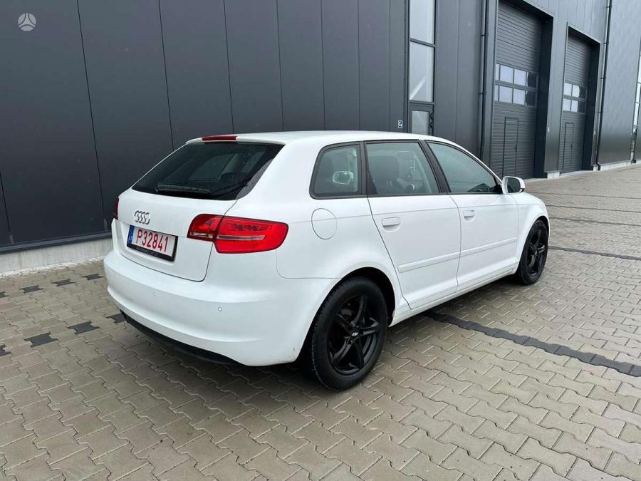 White Audi A3 2011 in Klaipeda, with an engine capacity of 1.60 L and mileage of 300 thousand km for 5800 €, photo 10 on AUTOMOTO.COM.LV