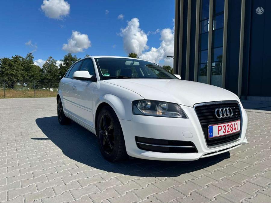White Audi A3 2011 in Klaipeda, with an engine capacity of 1.60 L and mileage of 300 thousand km for 5300 €, photo 1 on AUTOMOTO.COM.LV