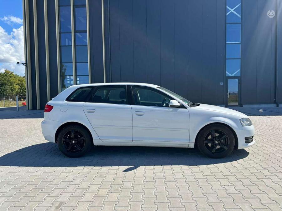 White Audi A3 2011 in Klaipeda, with an engine capacity of 1.60 L and mileage of 300 thousand km for 5300 €, photo 13 on AUTOMOTO.COM.LV