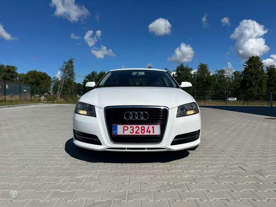 White Audi A3 2011 in Klaipeda, with an engine capacity of 1.60 L and mileage of 300 thousand km for 5300 €, photo 17 on AUTOMOTO.COM.LV