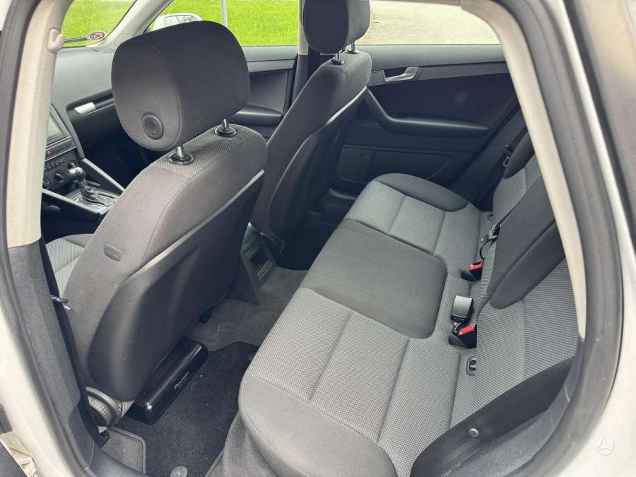 White Audi A3 2011 in Kursenai, with an engine capacity of 1.60 L and mileage of 299 thousand km for 4999 €, photo 11 on AUTOMOTO.COM.LV