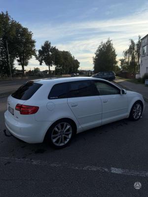 White Audi A3 2012 in Ukmerge, with an engine capacity of 1.60 L and mileage of 258 thousand km for 4500 €, photo 7 on AUTOMOTO.COM.LV