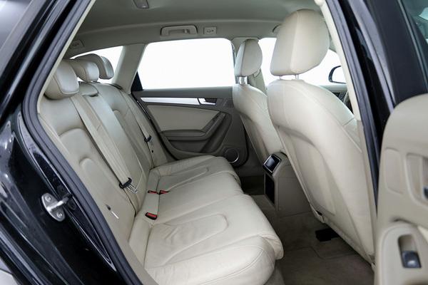 Melns Audi A4 Allroad 2010 Tallina, ar dzinēja tilpumu 3.00 L un nobraukumu 296 tūkst. km par 3299 €, foto 7 vietnē AUTOMOTO.COM.LV