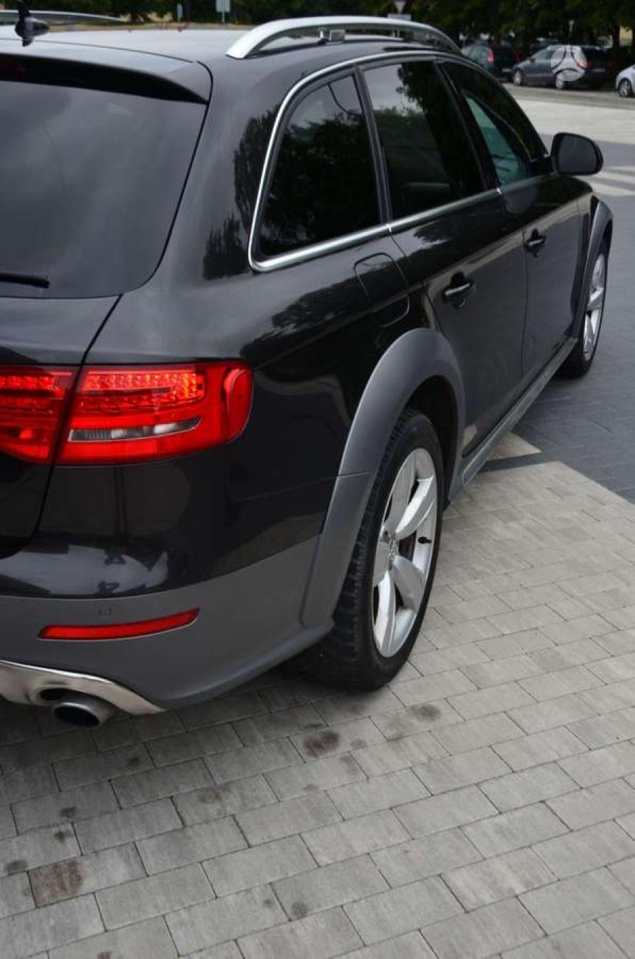 Melns Audi A4 Allroad 2010 Šauļi, ar dzinēja tilpumu 2.97 L un nobraukumu 310 tūkst. km par 6000 €, foto 27 vietnē AUTOMOTO.COM.LV