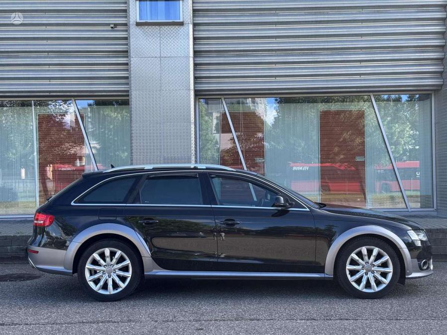 Melns Audi A4 Allroad 2010 Viļņa, ar dzinēja tilpumu 2.97 L un nobraukumu 348 tūkst. km par 5950 €, foto 3 vietnē AUTOMOTO.COM.LV