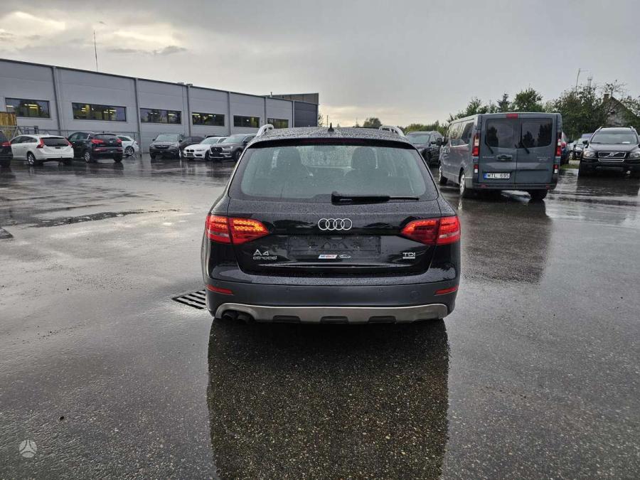Melns Audi A4 Allroad 2011 Ukmergė, ar dzinēja tilpumu 1.97 L un nobraukumu 240 tūkst. km par 5999 €, foto 9 vietnē AUTOMOTO.COM.LV
