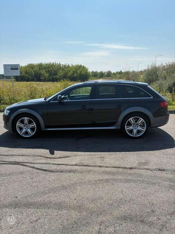 Melns Audi A4 Allroad 2013 Panevēža, ar dzinēja tilpumu 3.00 L un nobraukumu 383 tūkst. km par 7400 €, foto 2 vietnē AUTOMOTO.COM.LV