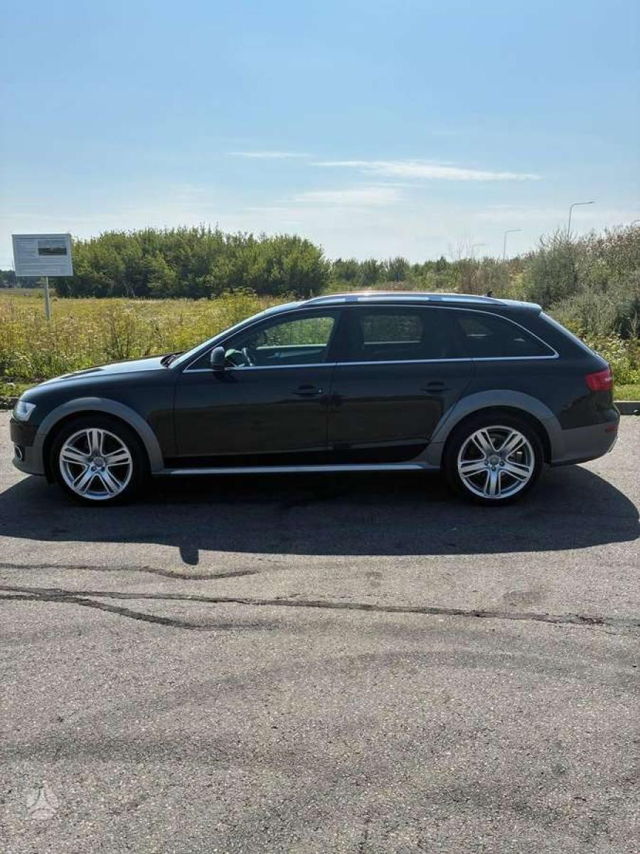 Melns Audi A4 Allroad 2013 Panevēža, ar dzinēja tilpumu 3.00 L un nobraukumu 383 tūkst. km par 7400 €, foto 3 vietnē AUTOMOTO.COM.LV