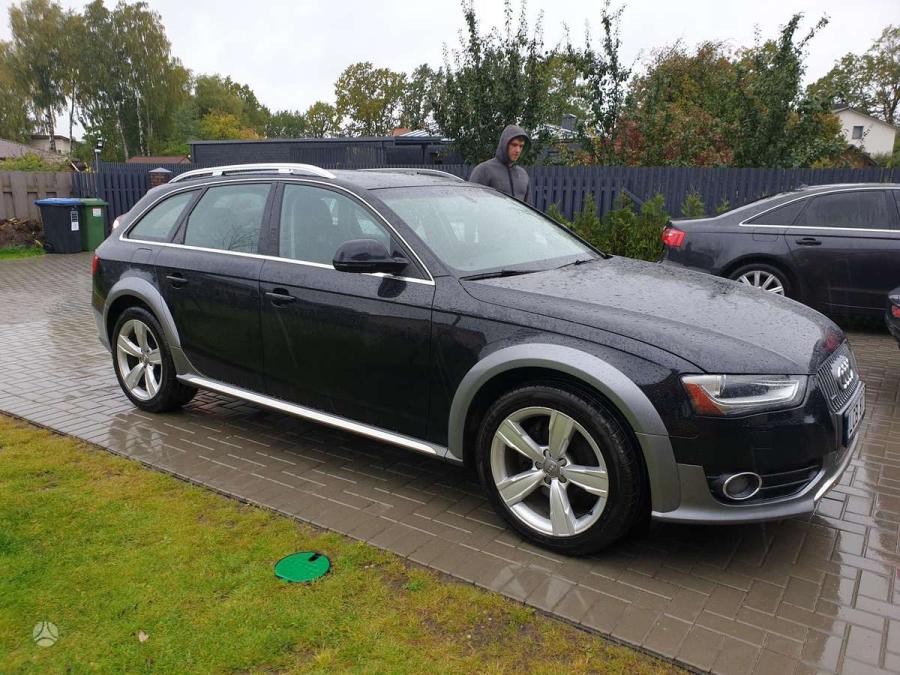 Black Audi A4 Allroad 2013 in Vilnius, with an engine capacity of 1.98 L and mileage of 260 thousand km for 4999 €, photo 5 on AUTOMOTO.COM.LV