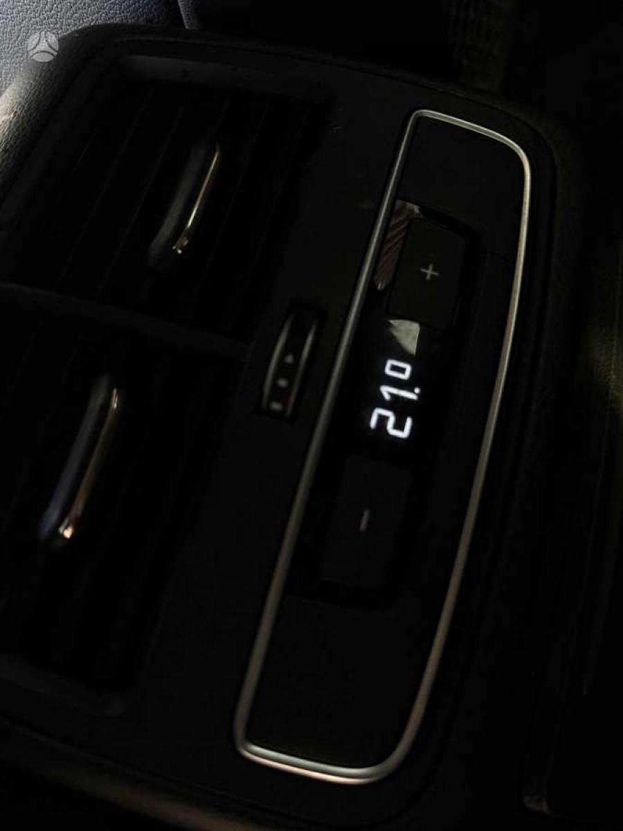 Black Audi A4 Allroad 2017 in Klaipeda, with an engine capacity of 0.00 L and mileage of 325 thousand km for 12800 €, photo 23 on AUTOMOTO.COM.LV