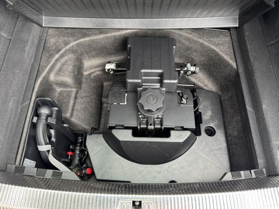 Grey Audi A4 Allroad 2011 in Druskininkai, with an engine capacity of 2.00 L and mileage of 174 thousand km for 7700 €, photo 18 on AUTOMOTO.COM.LV