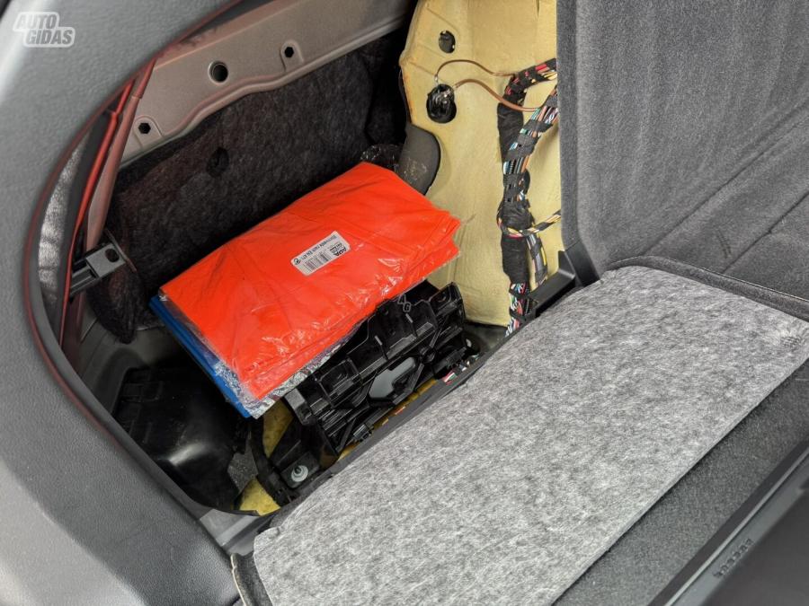 Grey Audi A4 Allroad 2011 in Druskininkai, with an engine capacity of 2.00 L and mileage of 174 thousand km for 7700 €, photo 19 on AUTOMOTO.COM.LV