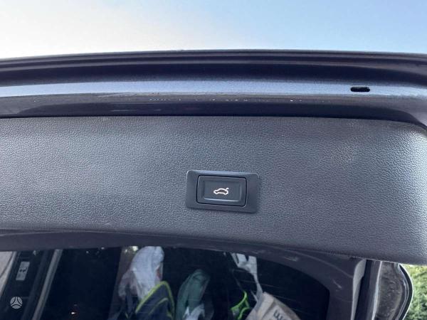 Grey Audi A4 Allroad 2012 in Taurage, with an engine capacity of 1.97 L and mileage of 263 thousand km for 7800 €, photo 7 on AUTOMOTO.COM.LV
