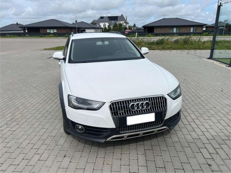 White Audi A4 Allroad 2013 in Klaipeda, with an engine capacity of 1.97 L and mileage of 291 thousand km for 6950 €, photo 5 on AUTOMOTO.COM.LV
