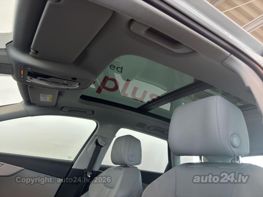 White Audi A4 Allroad 2022 in Tallinn, with an engine capacity of 2.00 L and mileage of 100 thousand km for 33900 €, photo 12 on AUTOMOTO.COM.LV