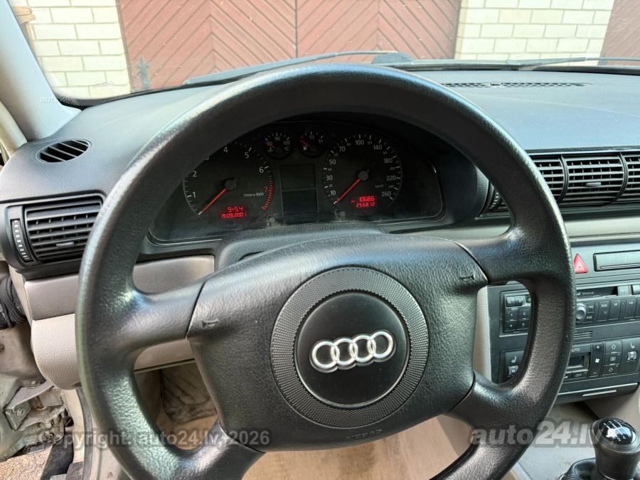 Бежевый Ауди А4 2000 в Пярну, объемом двигателя 1.60 л и пробегом 256 тыс. км за 1000 €, фото 5 на AUTOMOTO.COM.LV