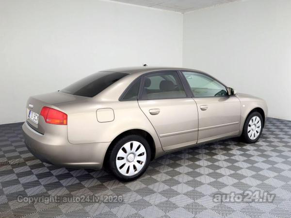 Smilšu krāsa Audi A4 2005 Tallina, ar dzinēja tilpumu 1.60 L un nobraukumu 294 tūkst. km par 1199 €, foto 3 vietnē AUTOMOTO.COM.LV