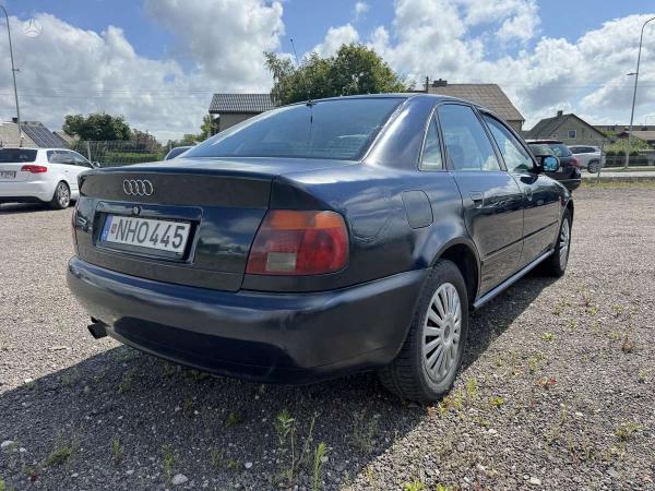 Melns Audi A4 1994 Kretinga, ar dzinēja tilpumu 1.78 L un nobraukumu 238 tūkst. km par 695 €, foto 9 vietnē AUTOMOTO.COM.LV
