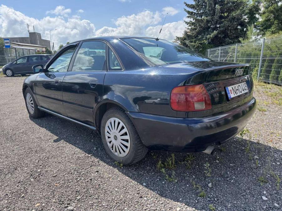Melns Audi A4 1994 Kretinga, ar dzinēja tilpumu 1.78 L un nobraukumu 238 tūkst. km par 695 €, foto 7 vietnē AUTOMOTO.COM.LV