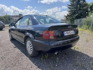 Melns Audi A4 1994 Kretinga, ar dzinēja tilpumu 1.78 L un nobraukumu 238 tūkst. km par 695 €, foto 8 vietnē AUTOMOTO.COM.LV