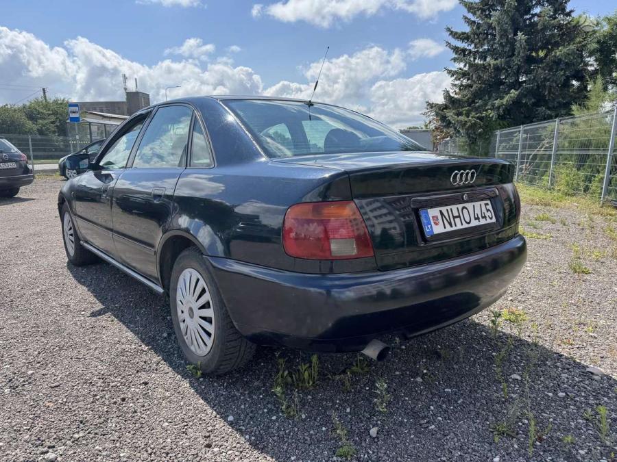 Melns Audi A4 1994 Kretinga, ar dzinēja tilpumu 1.78 L un nobraukumu 238 tūkst. km par 695 €, foto 8 vietnē AUTOMOTO.COM.LV