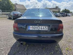 Melns Audi A4 1994 Kretinga, ar dzinēja tilpumu 1.78 L un nobraukumu 238 tūkst. km par 695 €, foto 9 vietnē AUTOMOTO.COM.LV