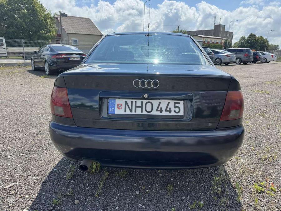Melns Audi A4 1994 Kretinga, ar dzinēja tilpumu 1.78 L un nobraukumu 238 tūkst. km par 695 €, foto 9 vietnē AUTOMOTO.COM.LV