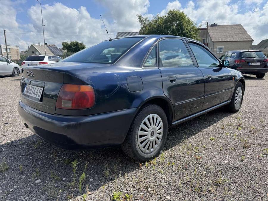 Melns Audi A4 1994 Kretinga, ar dzinēja tilpumu 1.78 L un nobraukumu 238 tūkst. km par 695 €, foto 11 vietnē AUTOMOTO.COM.LV