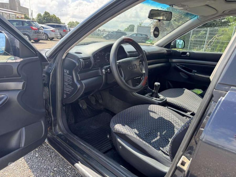 Melns Audi A4 1994 Kretinga, ar dzinēja tilpumu 1.78 L un nobraukumu 238 tūkst. km par 695 €, foto 12 vietnē AUTOMOTO.COM.LV