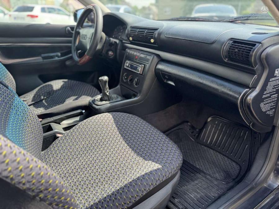 Melns Audi A4 1994 Kretinga, ar dzinēja tilpumu 1.78 L un nobraukumu 238 tūkst. km par 695 €, foto 16 vietnē AUTOMOTO.COM.LV