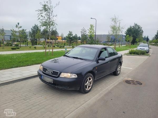 Melns Audi A4 1995 Viļņa, ar dzinēja tilpumu 1.80 L un nobraukumu 247 tūkst. km par 950 €, foto 1 vietnē AUTOMOTO.COM.LV