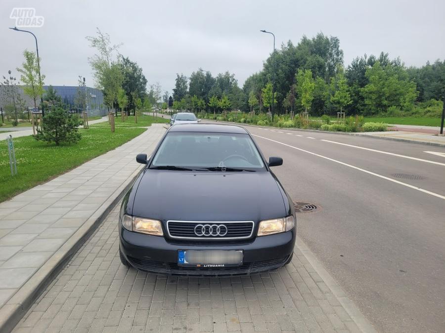Black Audi A4 1995 in Vilnius, with an engine capacity of 1.80 L and mileage of 247 thousand km for 950 €, photo 3 on AUTOMOTO.COM.LV
