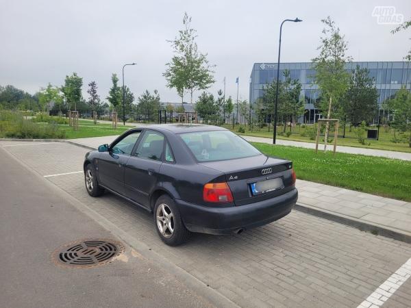 Melns Audi A4 1995 Viļņa, ar dzinēja tilpumu 1.80 L un nobraukumu 247 tūkst. km par 950 €, foto 4 vietnē AUTOMOTO.COM.LV