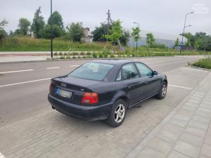 Black Audi A4 1995 in Vilnius, with an engine capacity of 1.80 L and mileage of 247 thousand km for 950 €, photo 7 on AUTOMOTO.COM.LV