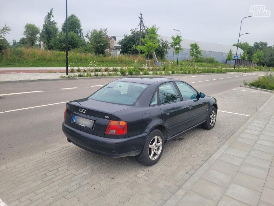 Black Audi A4 1995 in Vilnius, with an engine capacity of 1.80 L and mileage of 247 thousand km for 950 €, photo 7 on AUTOMOTO.COM.LV