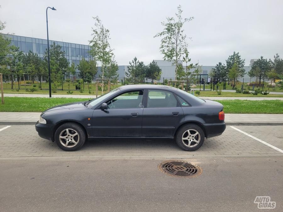 Black Audi A4 1995 in Vilnius, with an engine capacity of 1.80 L and mileage of 247 thousand km for 950 €, photo 8 on AUTOMOTO.COM.LV