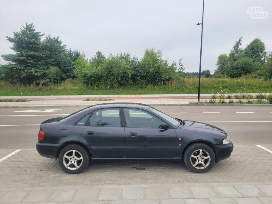 Black Audi A4 1995 in Vilnius, with an engine capacity of 1.80 L and mileage of 247 thousand km for 950 €, photo 9 on AUTOMOTO.COM.LV