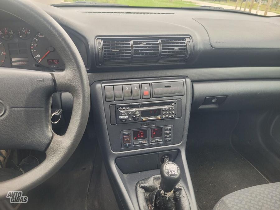 Black Audi A4 1995 in Vilnius, with an engine capacity of 1.80 L and mileage of 247 thousand km for 950 €, photo 11 on AUTOMOTO.COM.LV