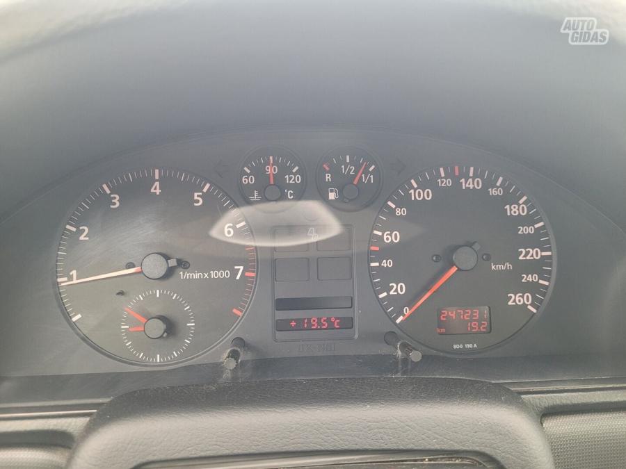 Black Audi A4 1995 in Vilnius, with an engine capacity of 1.80 L and mileage of 247 thousand km for 950 €, photo 12 on AUTOMOTO.COM.LV